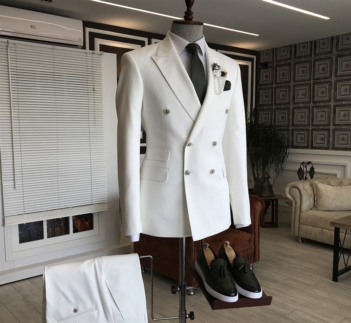 Aiden Chris Simple White Peaked Lapel Double Breasted Prom Suits