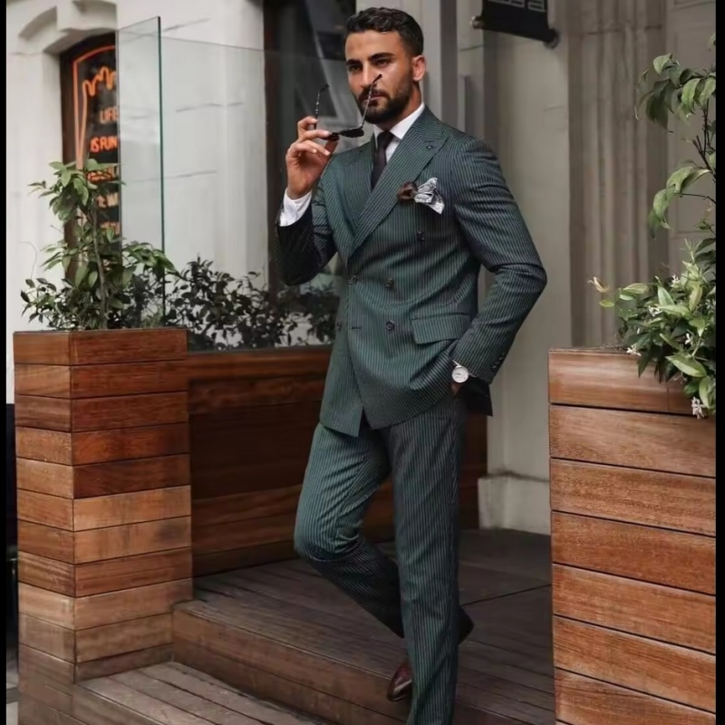 Tiffany Dark Green Peaked Lapel Striped Double Breasted Prom Men Suits